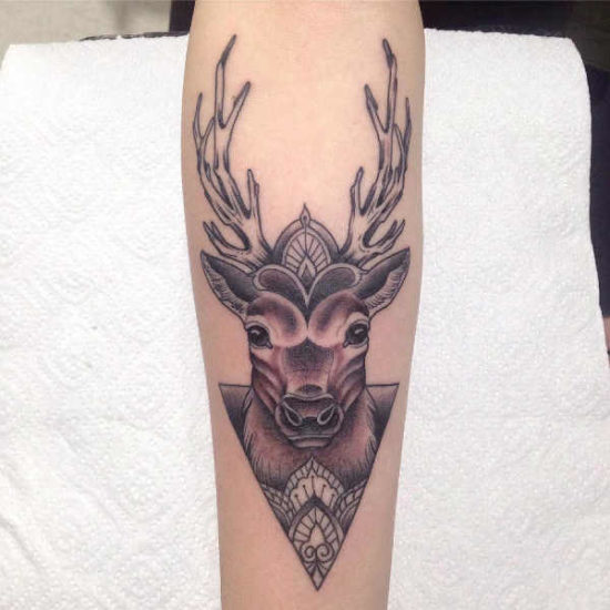 Tatuaggio Cervo: Significato, Idee e Foto - Tatuaggio.co