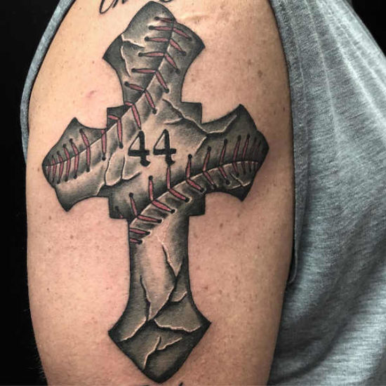 Tatuaggio Croce: Significato, Idee e Foto - Tatuaggio.co