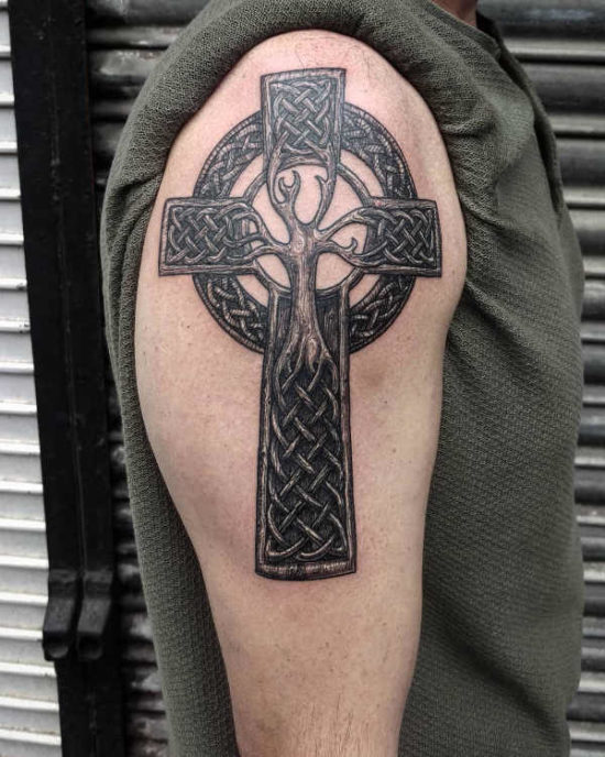 Tatuaggio Croce: Significato, Idee e Foto - Tatuaggio.co