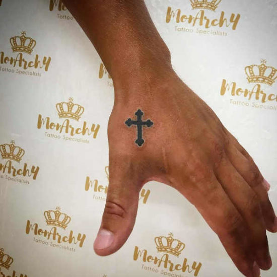 Tatuaggio Croce: Significato, Idee e Foto - Tatuaggio.co