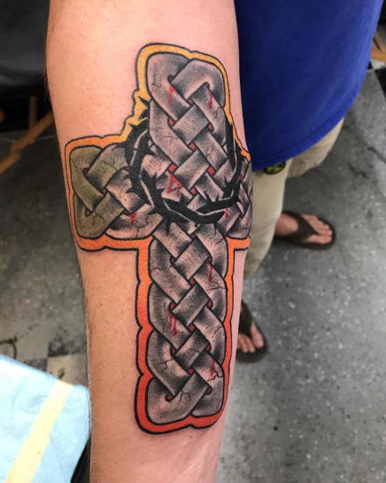 Tatuaggio Croce: Significato, Idee e Foto - Tatuaggio.co